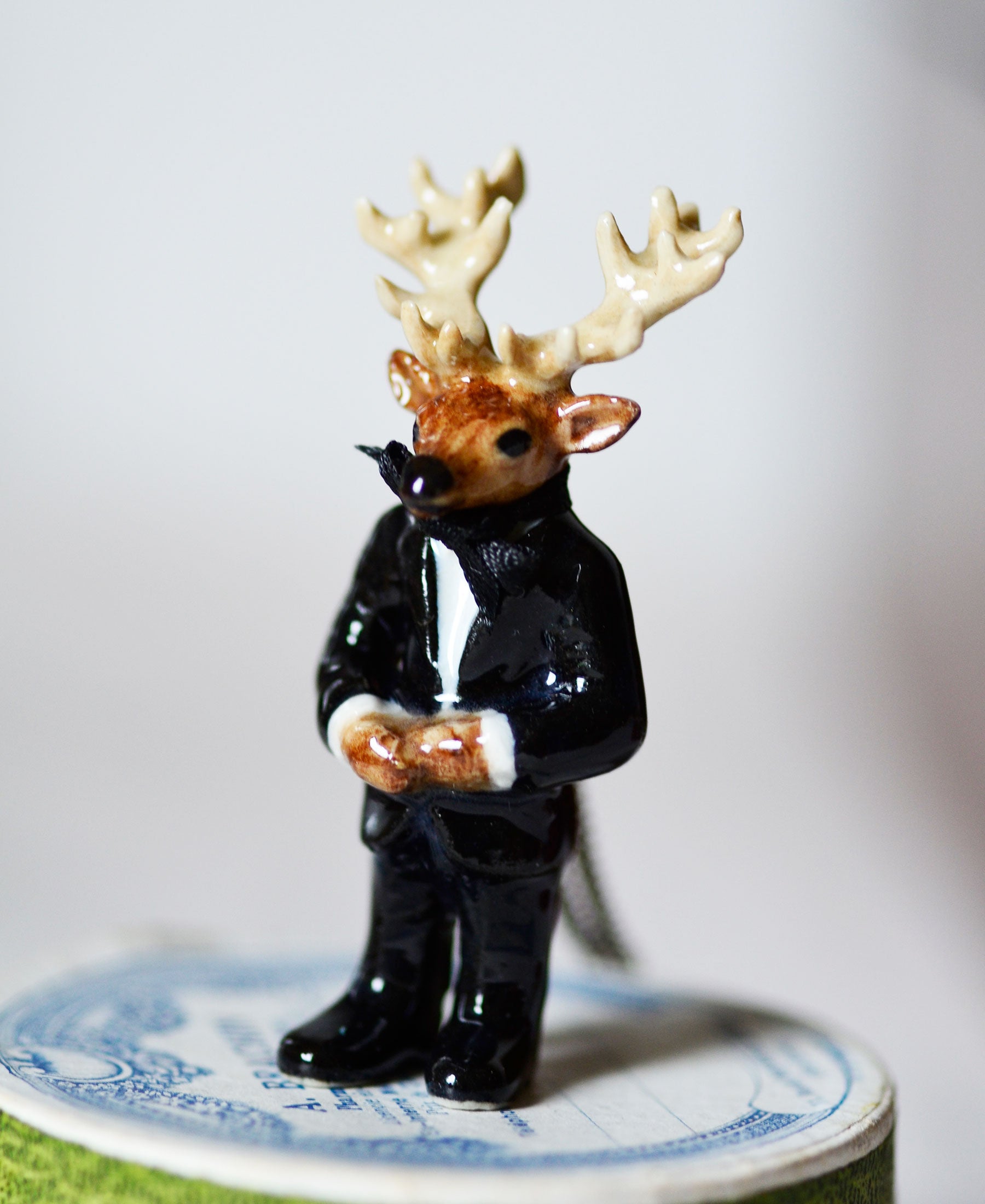 【送料無料】And Mary / Mr Stag in suit necklace (NAB41) – petiteparis