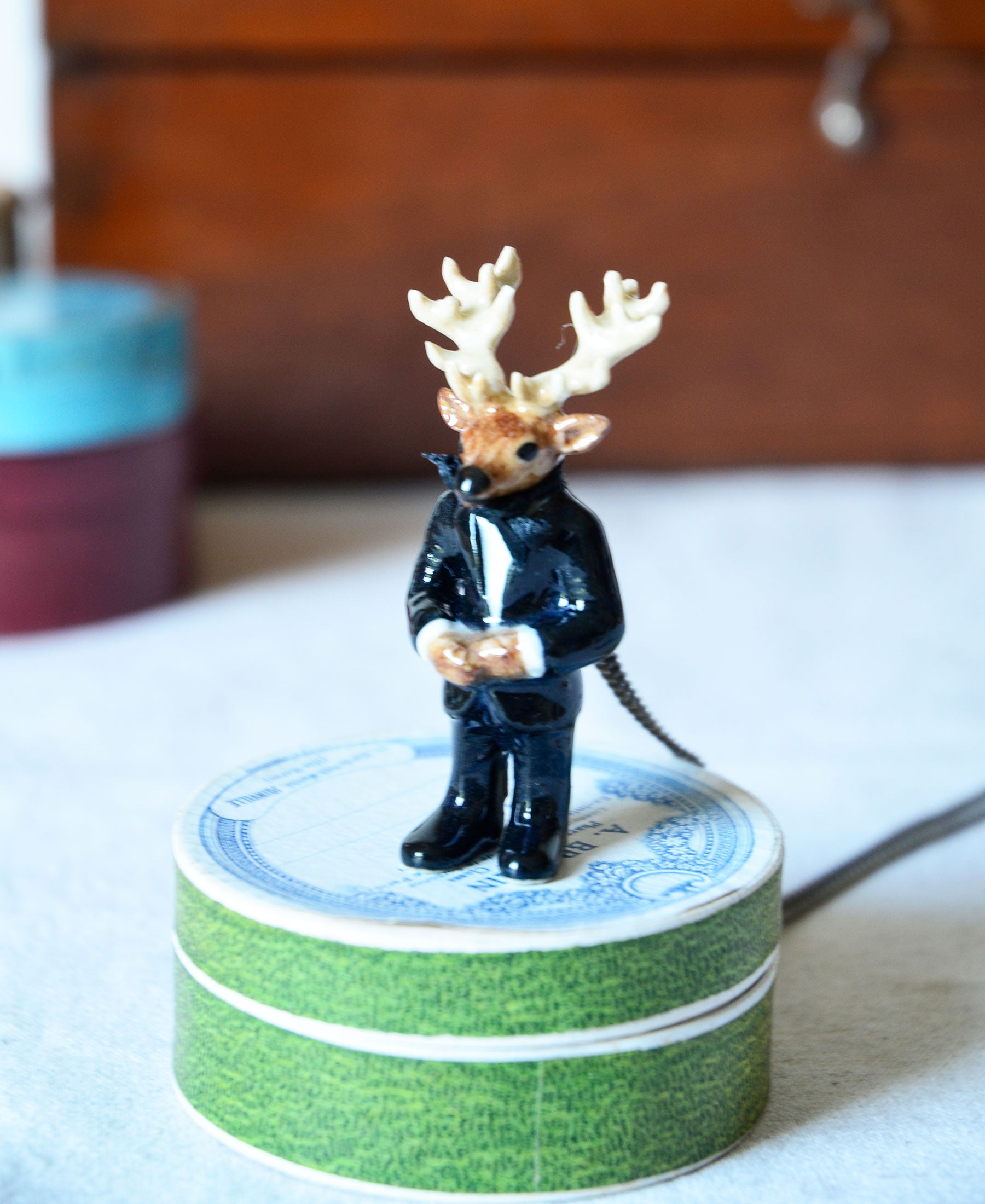 【送料無料】And Mary / Mr Stag in suit necklace (NAB41) – petiteparis