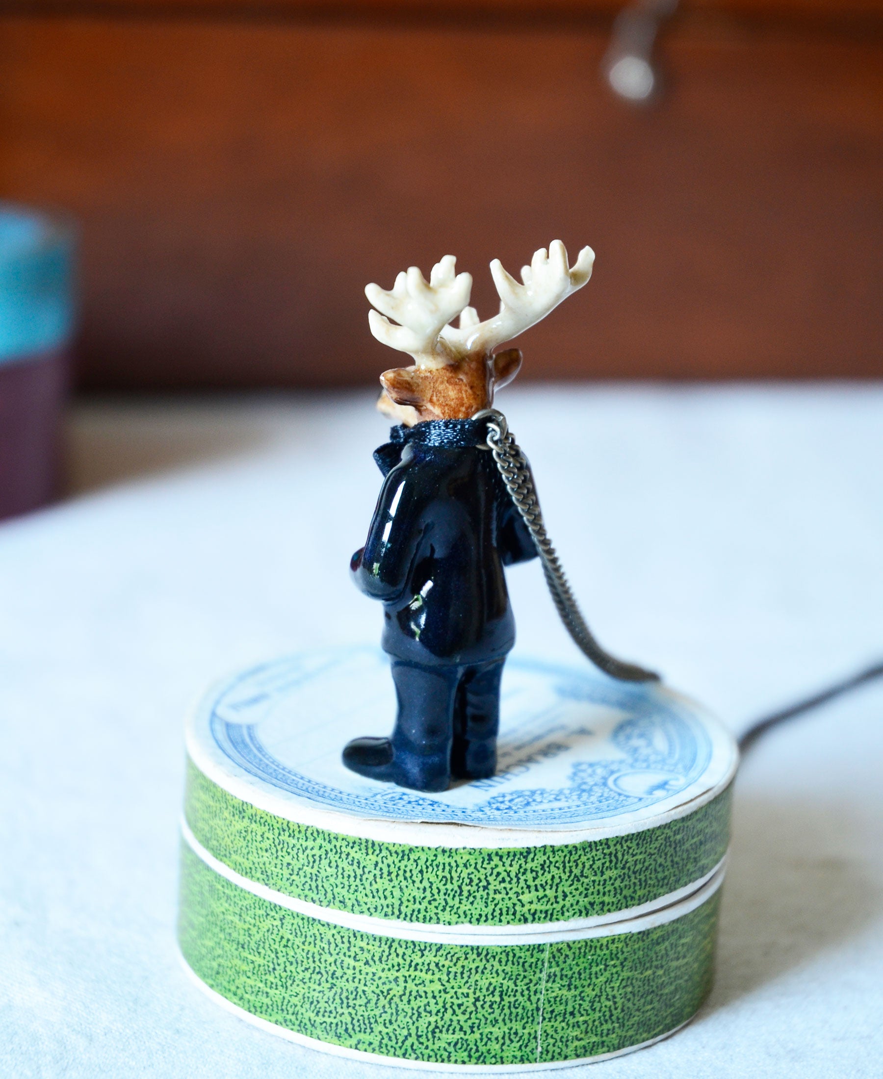 【送料無料】And Mary / Mr Stag in suit necklace (NAB41) – petiteparis