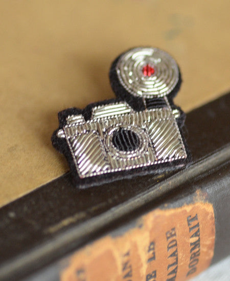 Macon et Lesquoy / hand embroidered brooch "camera" – petiteparis